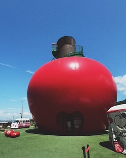 Hello Kitty Apple House - An Emerald City Life